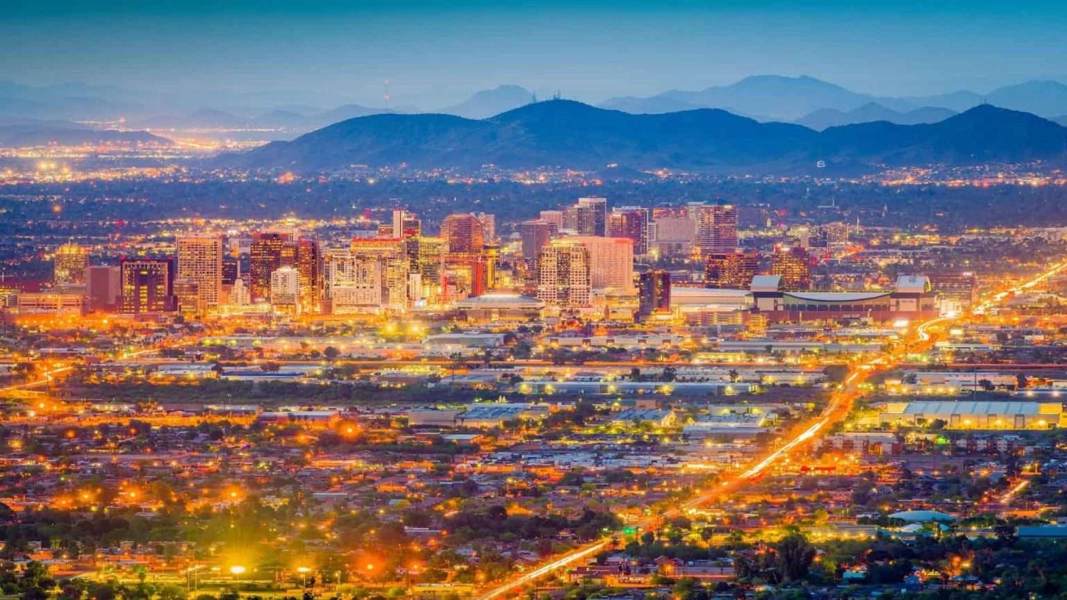 Phoenix vs. Las Vegas [2025] | ? Pros & Cons & Comparisons